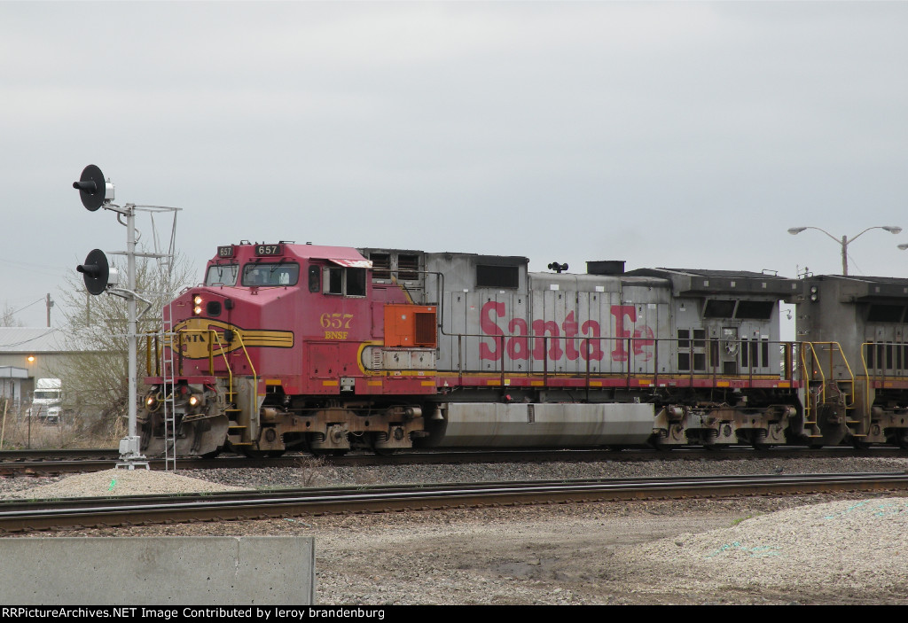 BNSF 657
